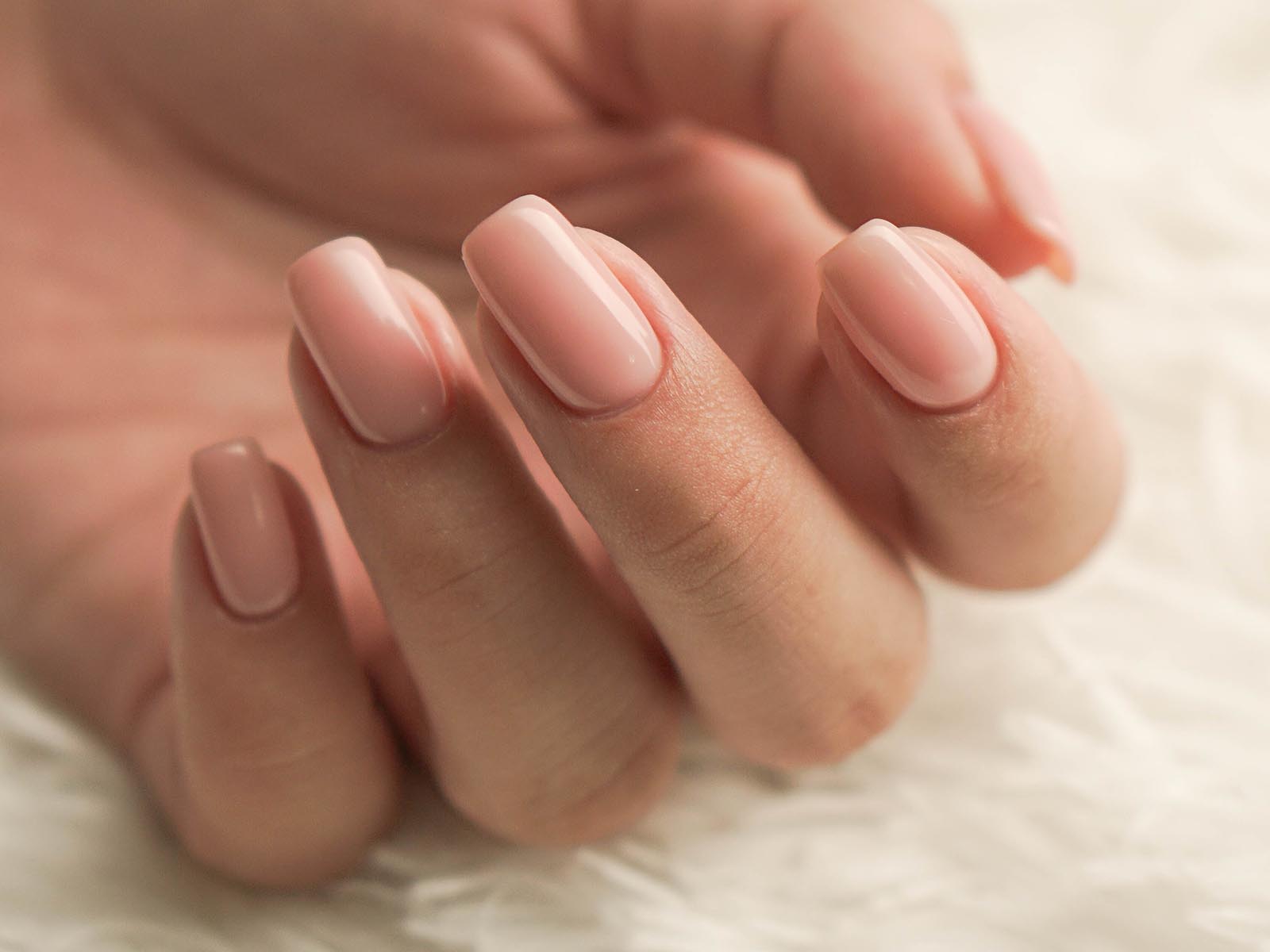 Semipermanente rinforzato: cos'è e dove farlo a Palermo - Centro Nails