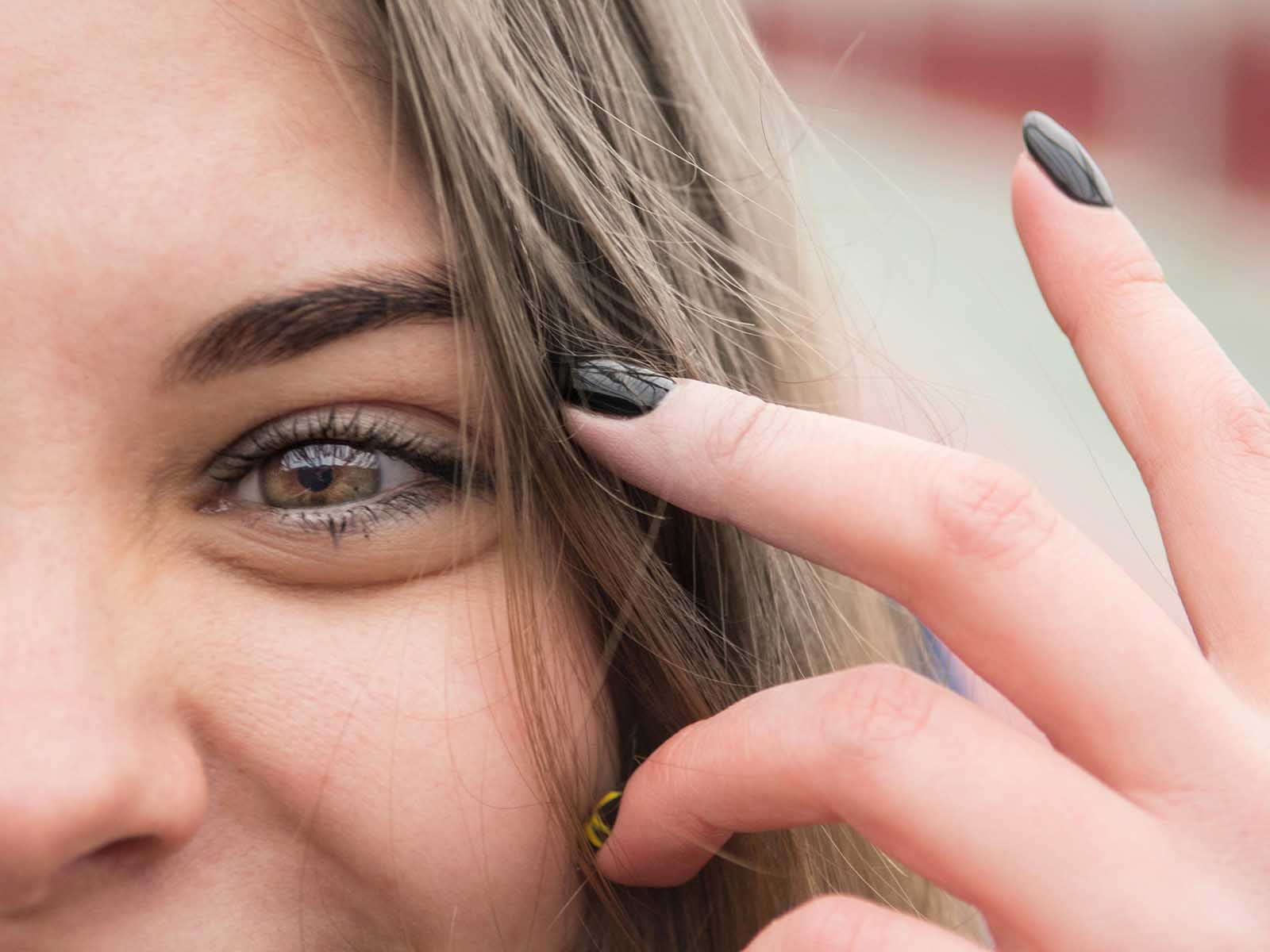 Dita delle mani gonfie, tutte le cause e i rimedi - Centro Nails